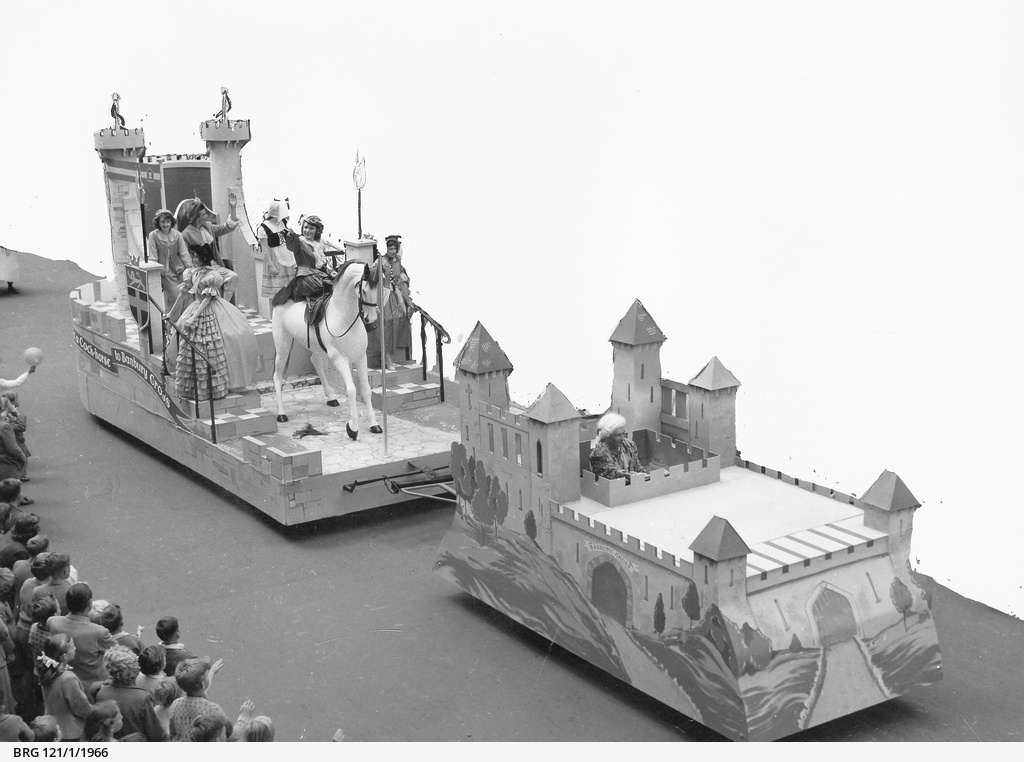 Nursery rhyme float in John Martin's Christmas pageant • Photograph ...