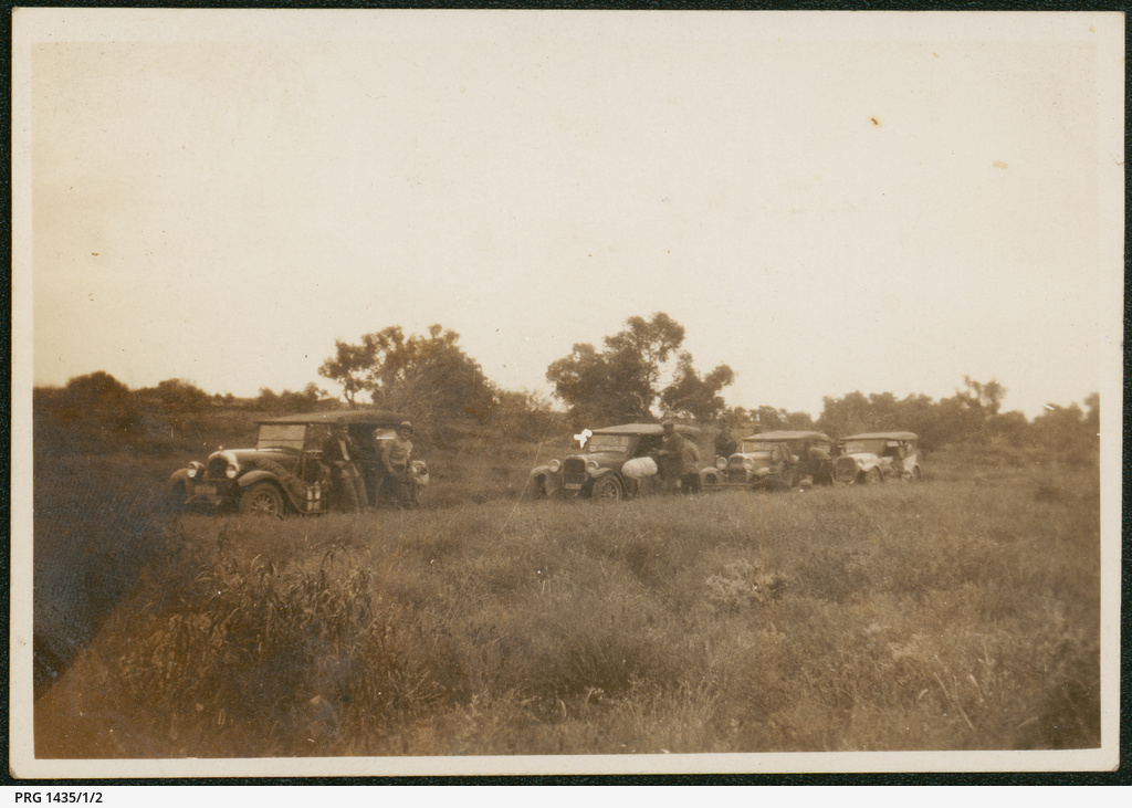 Convoy near Mount Hopeless • Photograph • State Library of South Australia