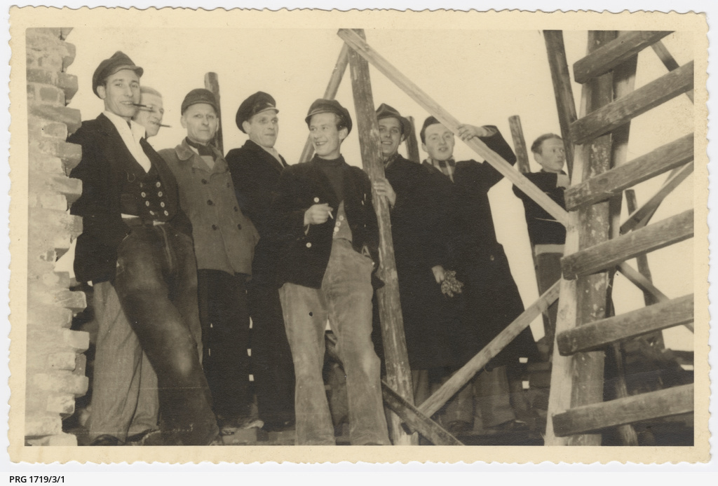 Group of German carpenters • Photograph • State Library of South Australia